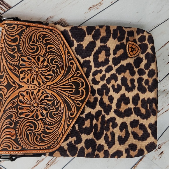 Ariat | Bags | Ariat Leopard Print Crossbody Bag | Poshmark